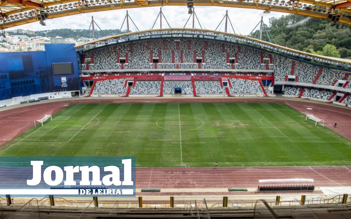 Jornal de Leiria - Criar um relvado de apoio “não é uma decisão fechada”